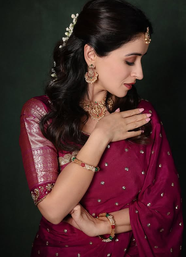 సంబరాల సంక్రాంతి అంటూ అందంగా ముస్తాబైన అన్షు అమ్మడు | The beautiful actress Anshu Sagar ...